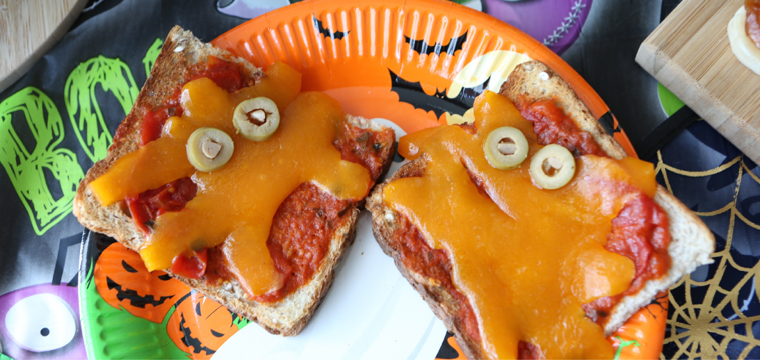 Healthy Halloween Ghost Toast – Mummy Cooks